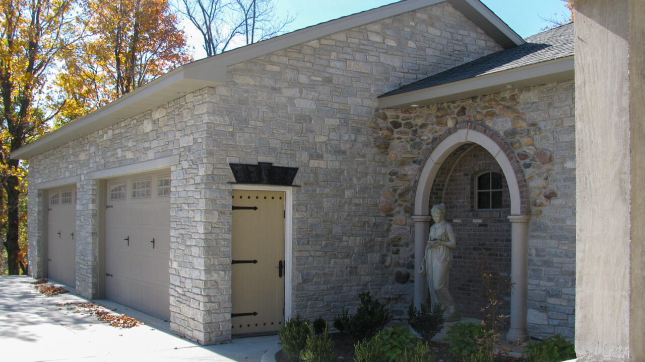 Colonial Gray River Rock - Buechel Stone