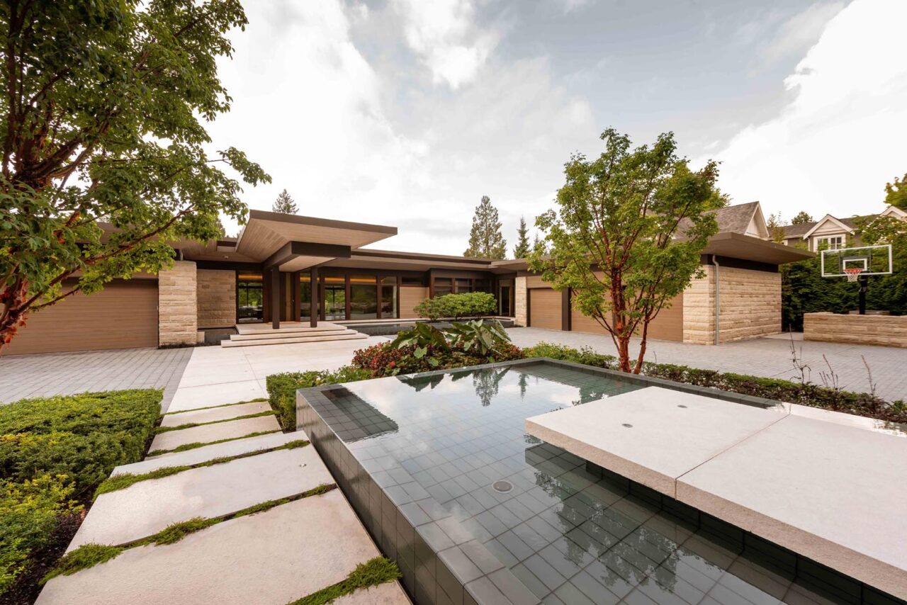 Modern home driveway gate design - Buechel Stone