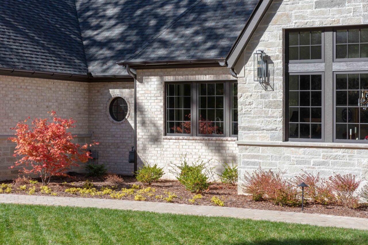 Modern luxury dream home brick front yard - Buechel Stone